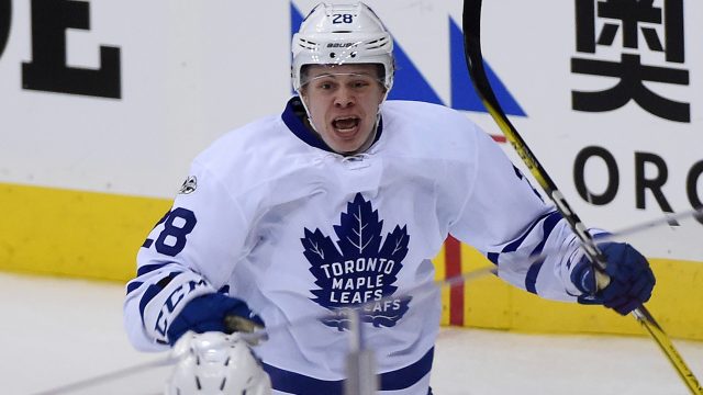 Maple Leafs fans go crazy for 'Dart Guy' - Sportsnet.ca